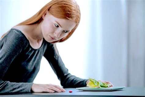 تغییرات دختران در سن ۱۷ سالگی و نحوه رفتار صحیح با آن‌ها