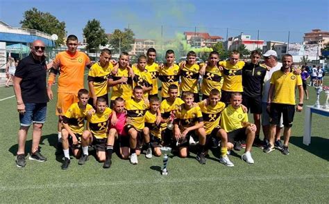 НИТО ЕДНА ЗАГУБА а ТРЕТИ Жестоко ПОРЯЗАХА малките миньорци на турнира в Несебър Набор 2009