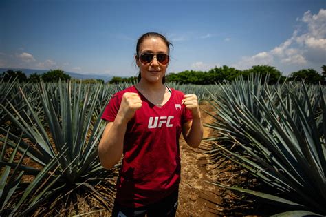 Alexa Grasso Gets New Custom Belt For Noche Ufc Mma Fighting