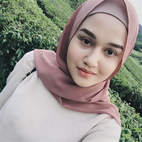 Kumpulan Foto Cewek Jilbab Cantik Dan Manis Untuk Dp Bbm Manis Bulan