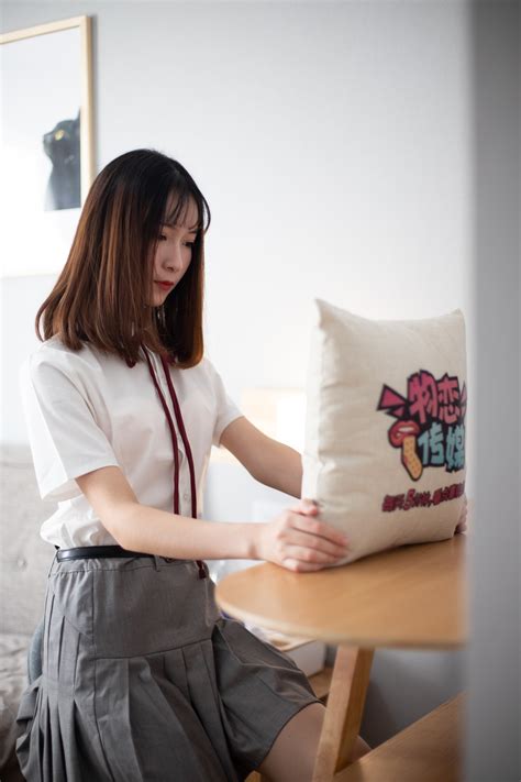 物恋传媒 No088 猫耳 Jk制服与船袜帆布鞋 微圖坊