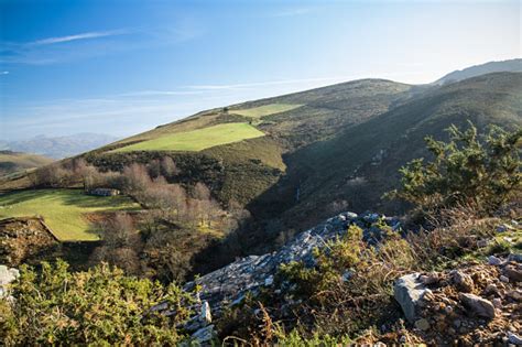 산 라 Rhune 바스크 사람 국가 프랑스에가 길에 아름 다운 바위 다채로운 풍경 0명에 대한 스톡 사진 및 기타 이미지 0명 갈색 경관 Istock