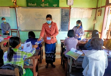 မင်းလှမြို့နယ်တွင် ၇၅ နှစ်မြောက် စိန်ရတုပြည်ထောင်စုနေ့အထိမ်းအမှတ် သတင်းစကား လက်ကမ်းစာစောင်ဖြန့