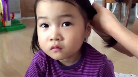 엄마가 쌍둥이 머리 묶어줬어요~~ Youtube