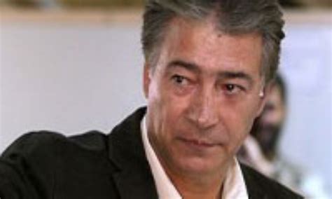 ناصر خان در مقابل سرطان