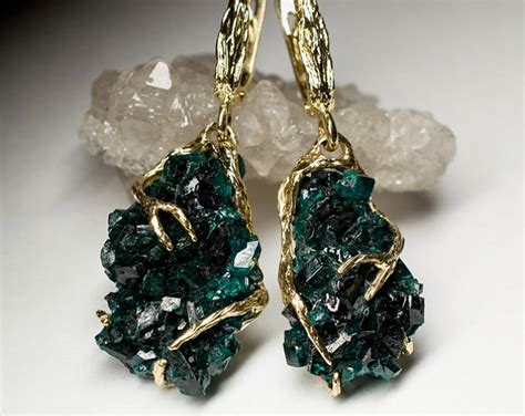 Камень Диоптаз: магические свойства, кому подходит, значение - AKamni