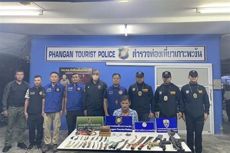 Photo Gallery รวบหนุ่มฝรั่งเศสโชว์กร่าง เมาโชว์อาวุธอวดศักดาบนเกาะพะงัน