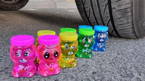 له کردن وسایل کیوت زیر چرخ ماشین تفریحی سرگرمی له کردن وسایل اسلایم ها