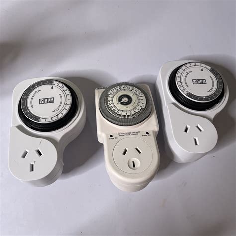 2x Hpm Electrical Indoor Analogue Timer D809 1dp And 1x Arlec Electrical Retro Unit