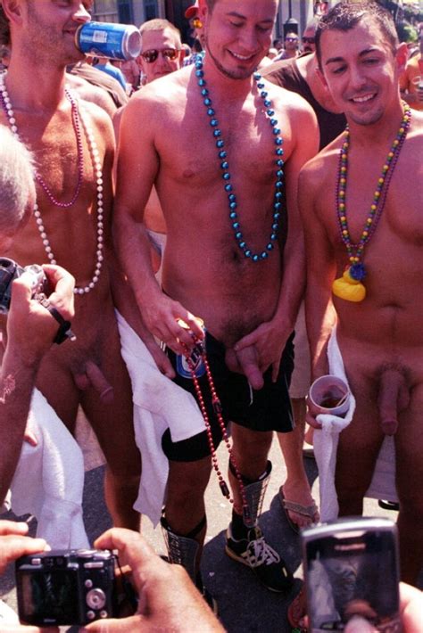 Public Naked Guys Gifs Pics Photo Boyfriendtv