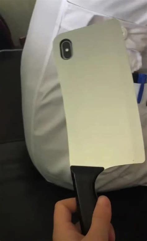 這款「手機殼」讓急診室沒人敢鬧事！全場笑翻：手刀團購 新奇 Nownews今日新聞