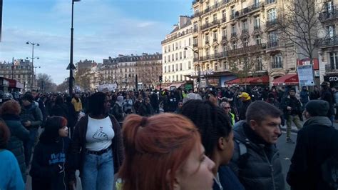 СМИ во время протестов в Париже пострадали 16 полицейских ИА Красная Весна