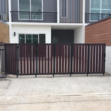 ประตูรั้วอบสีบานโค้ง Unofence ผู้ผลิตและจำหน่าย รั้วเหล็กสำเร็จรูป ราวระเบียงสำเร็จรูป ราว