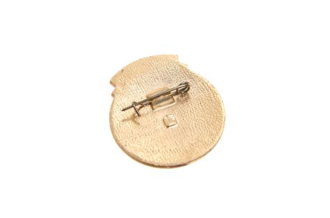 Значок активиста Общества Красного Креста Литовской ССР «Улыбка залог здоровья Музей