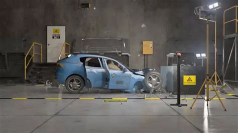 Crash Test Pictures Download Free Images On Unsplash