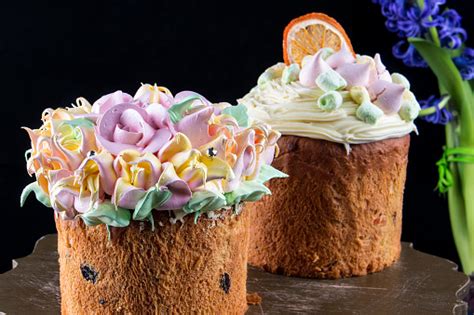 소박한 스타일로 장식된 테이블에 흰색 아이싱과 설탕 장식이 있는 다양한 봄 부활절 케이크 0명에 대한 스톡 사진 및 기타 이미지 0명 계절 귀여운 Istock