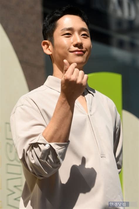 정해인 웃는 얼굴에 성난 전완근 한국경제