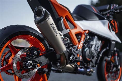 2025 Ktm 990 Duke R Gallery