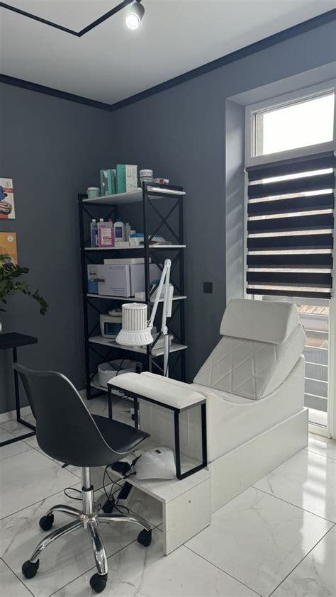 Оренда для майстра манікюру педикюру 2 000 грн Оренда салонів кабінетів краси Мукачево на Olx