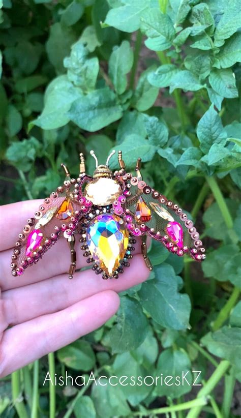 Handmade Bee Brooch Pin Craft Bumblebee Lapel Broach Motley Bee With