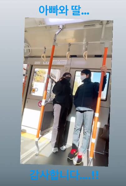 하희라 ♥최수종 옆 훌쩍 큰 딸 공개…아빠와 딸 감사합니다 나무뉴스