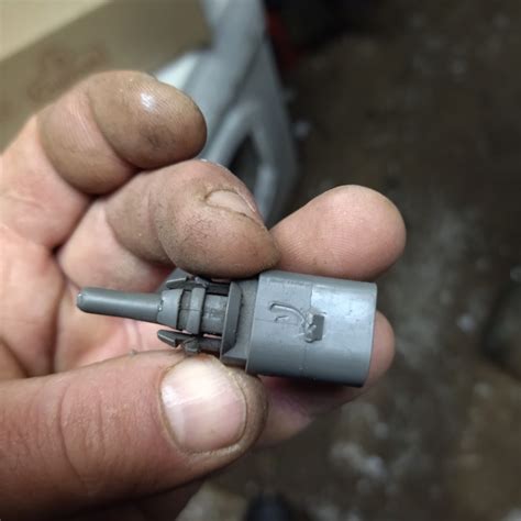 Умер датчик температуры окружающего воздуха — Skoda Superb Mk3 1 6 л 2016 года своими