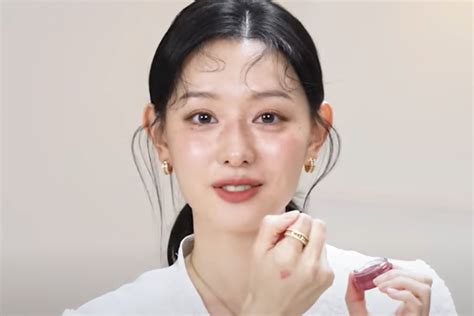 63억 건물주인데 1년 내내 같은 에코백 들고 다닌다는 여배우 근황