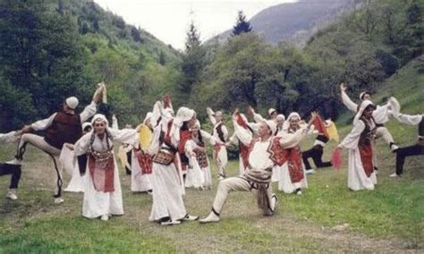 Folklori Dhe Vallet Popullore Shqiptare