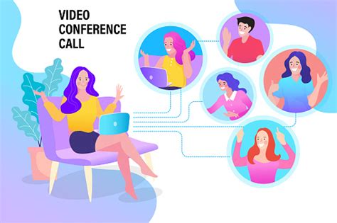 여성 직원은 집에서 온라인 브리핑에 종사하는 다인종 동료와 화상 통화에 대해 이야기합니다 사업가는 다양한 동료와 노트북에 웹캠