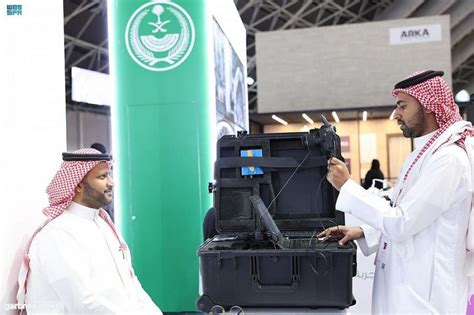 الأحوال المدنية تقدم خدماتها لزوار جناح وزارة الداخلية في مؤتمر ومعرض