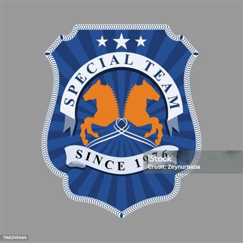 방패와 달리는 말 머리와 고전적인 전령 로얄 엠블럼 배지 벡터 그림입니다 경찰 배지에 대한 스톡 벡터 아트 및 기타 이미지 경찰 배지 벡터 경찰관 Istock