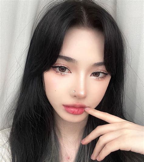 유나🦋 On Instagram 예쁜 렌즈 모음🤍 Medium Length Hair Cuts Medium Long