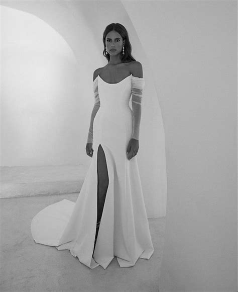 Pin By Kinsey Liscio On Wedding Simple Elegant Wedding Dress Dream Wedding Dresses Dream