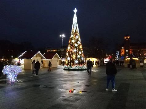 Коледното градче в Плевен заработи Плевен прес Новини и актуална информация Плевен