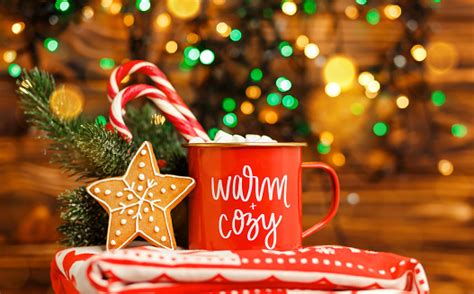 축제 보케 뜨거운 음료와 사탕 지팡이 크리스마스 머그잔 0명에 대한 스톡 사진 및 기타 이미지 0명 강림절 계절 Istock