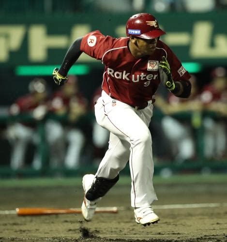 ＜オ・楽＞9回無死、俊足を飛ばし右前二塁打としたオコエ ― スポニチ Sponichi Annex 野球