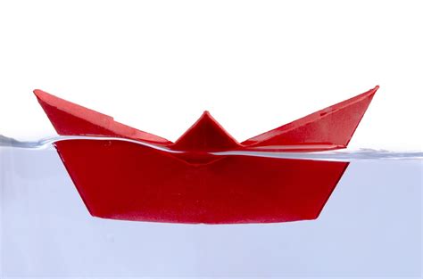 무료 이미지 물 비행 보트 바퀴 여행 빨간 용기 푸른 선박 장난감 어린 시절 수영 미술 개념 수공