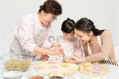 一家人包饺子高清图片下载 正版图片501112674 摄图网