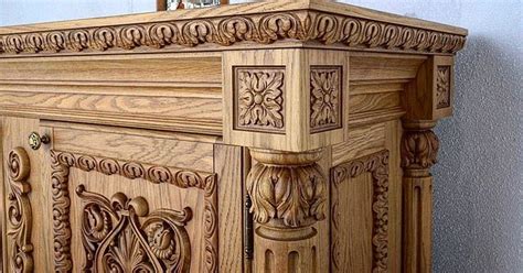 Резные кронштейны и иконы для дома