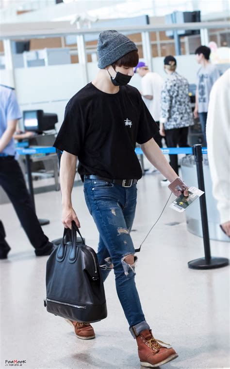 Selain Selera Musik Kamu Juga Bisa Tiru Gaya Bts Saat Pakai Outfit