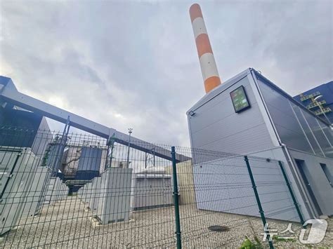 풍력 터빈 아래 검은 밭러 국경 북유럽 재생에너지 주권 실험 뉴스1