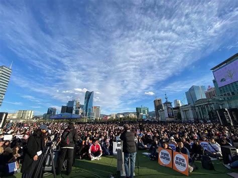 Badamtsetseg Миний нэг Солонгос хамтрагч ингэж хэлж байсан Монгол улс удахгүй яг Солонгос