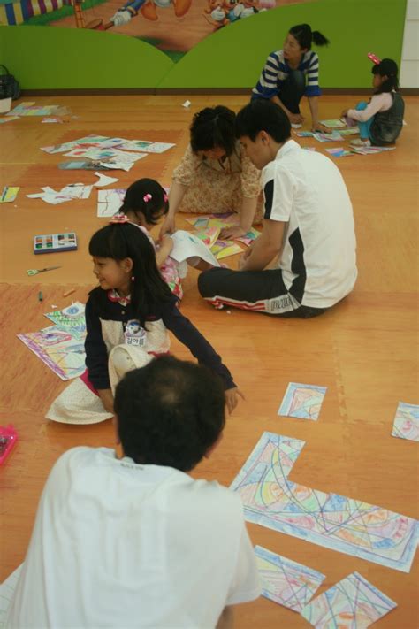 아빠와 함께 하는 놀이 세상 그림 퍼즐 만들기 포토갤러리 창원시 아이세상 장난감도서관