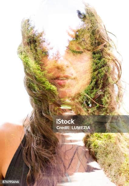 젊은 자연의 아름다움의 이중 노출 고유 나무 가지와 잎 그녀의 마에 분할 결합 다중 노출에 대한 스톡 사진 및 기타 이미지 다중 노출 사람 얼굴 나무 Istock