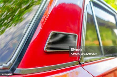 라다 차의 외부에서 환기 빨간 차에 환기 그릴의 클로즈업 0명에 대한 스톡 사진 및 기타 이미지 0명 1950 1959 년 거울 Istock
