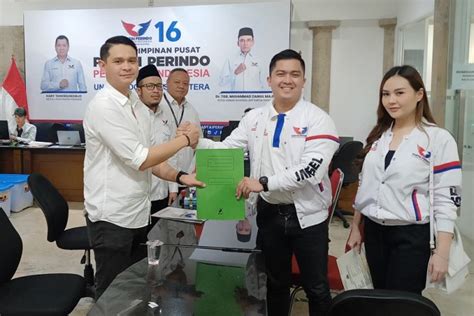 Serahkan Berkas Pencalegan Ke Dpp Partai Perindo Diska Resha Putra Didampingi Selebgram