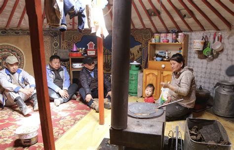 ЗАГИЙН УСНЫ ХООЛОЙН ТӨСЛИЙН ГҮЙЦЭТГЭГЧ КОМПАНИУД МАЛЧДАД ДЭМЖЛЭГ ҮЗҮҮЛЛЭЭ