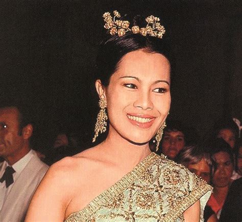 สืบสานงานหัตถศิลป์ ดอกไม้ไหวแซมเกล้า หั ต ถ ก ร ร ม ไ ท ย เ อ ก ลั ก ษ ณ์ ไ ท ย