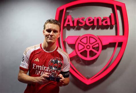 Martin Odegaard With The Ucl Motm Award Rgunners