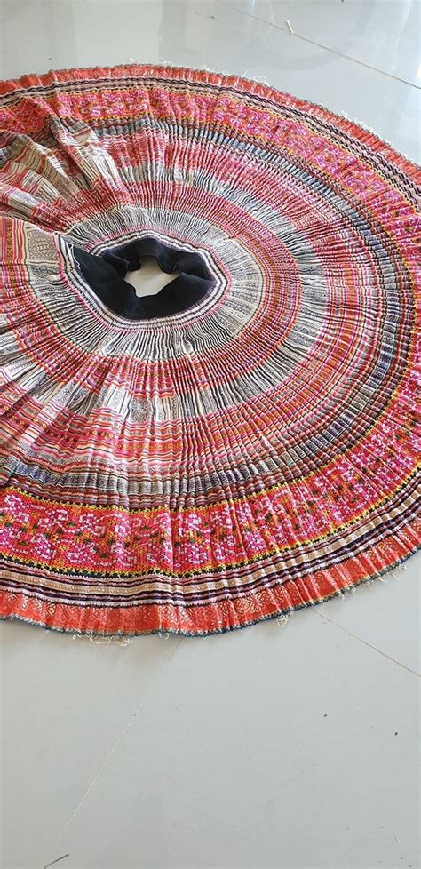 กระโปรงสวยๆราคาเบาๆตรงข้างบนเป็นผ้าไ ผ้าฝ้ายลายเขียนเทียน Facebook